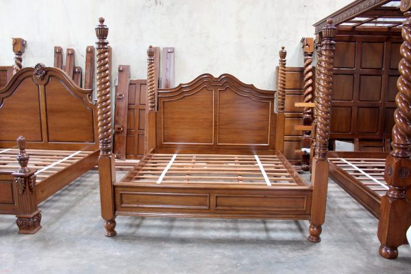 Mansion Pillar Bed – Annies Loft